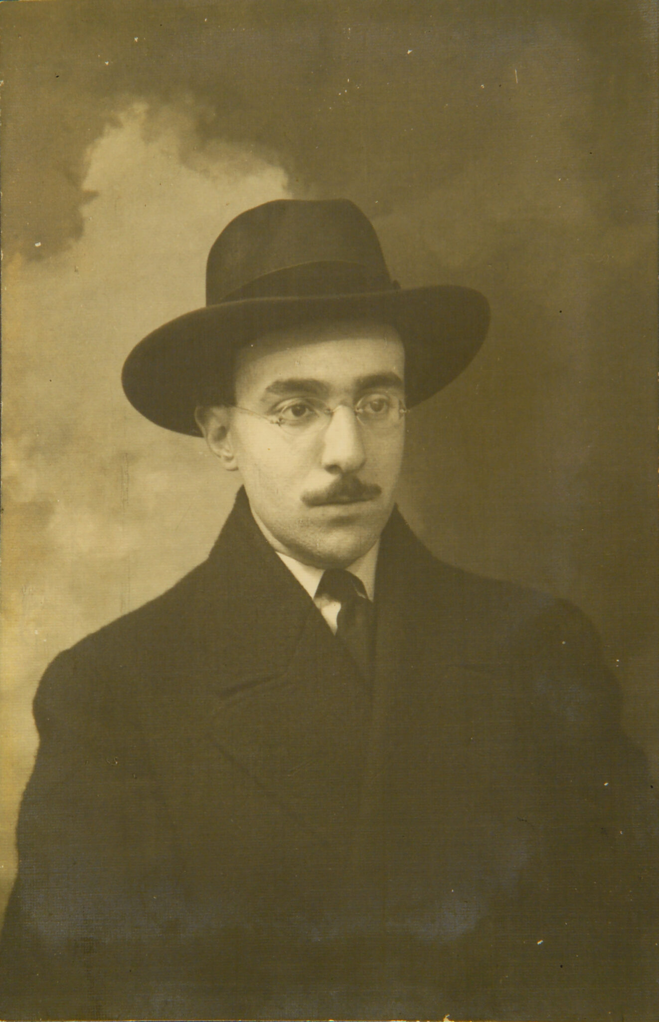 Qual A Principal Característica Da Linguagem Estética De Alberto Caeiro ...